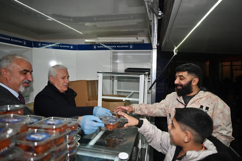 BOZBEY’DEN TATLI VE LOKMA İKRAMI – Yenişehir Harman Gazetesi